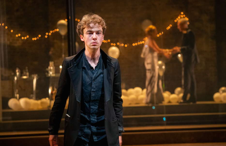 Hamlet on the Couch: A Rich Complex Production - Cultural Daily