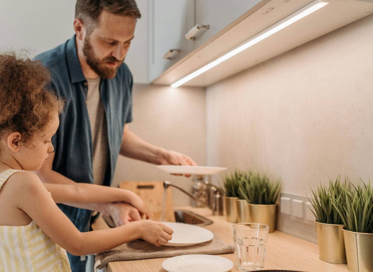 How to Teach Children to Wash Dishes Properly